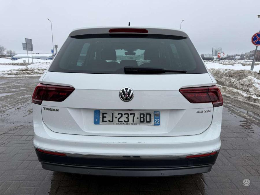 White Volkswagen Tiguan 2017 in Taurage, with an engine capacity of 1.97 L and mileage of 204 thousand km for 14900 €, photo 6 on AUTOMOTO.COM.LV