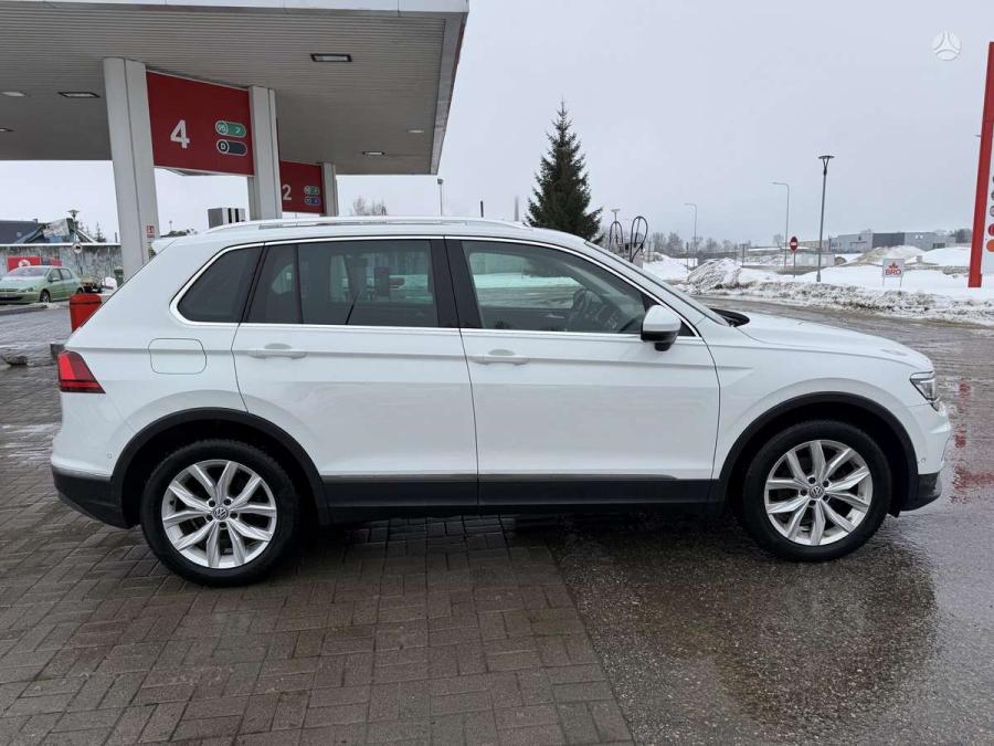White Volkswagen Tiguan 2017 in Taurage, with an engine capacity of 1.97 L and mileage of 204 thousand km for 14900 €, photo 9 on AUTOMOTO.COM.LV