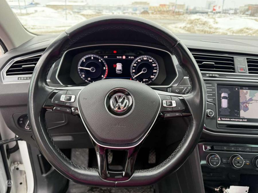 White Volkswagen Tiguan 2017 in Taurage, with an engine capacity of 1.97 L and mileage of 204 thousand km for 14900 €, photo 20 on AUTOMOTO.COM.LV