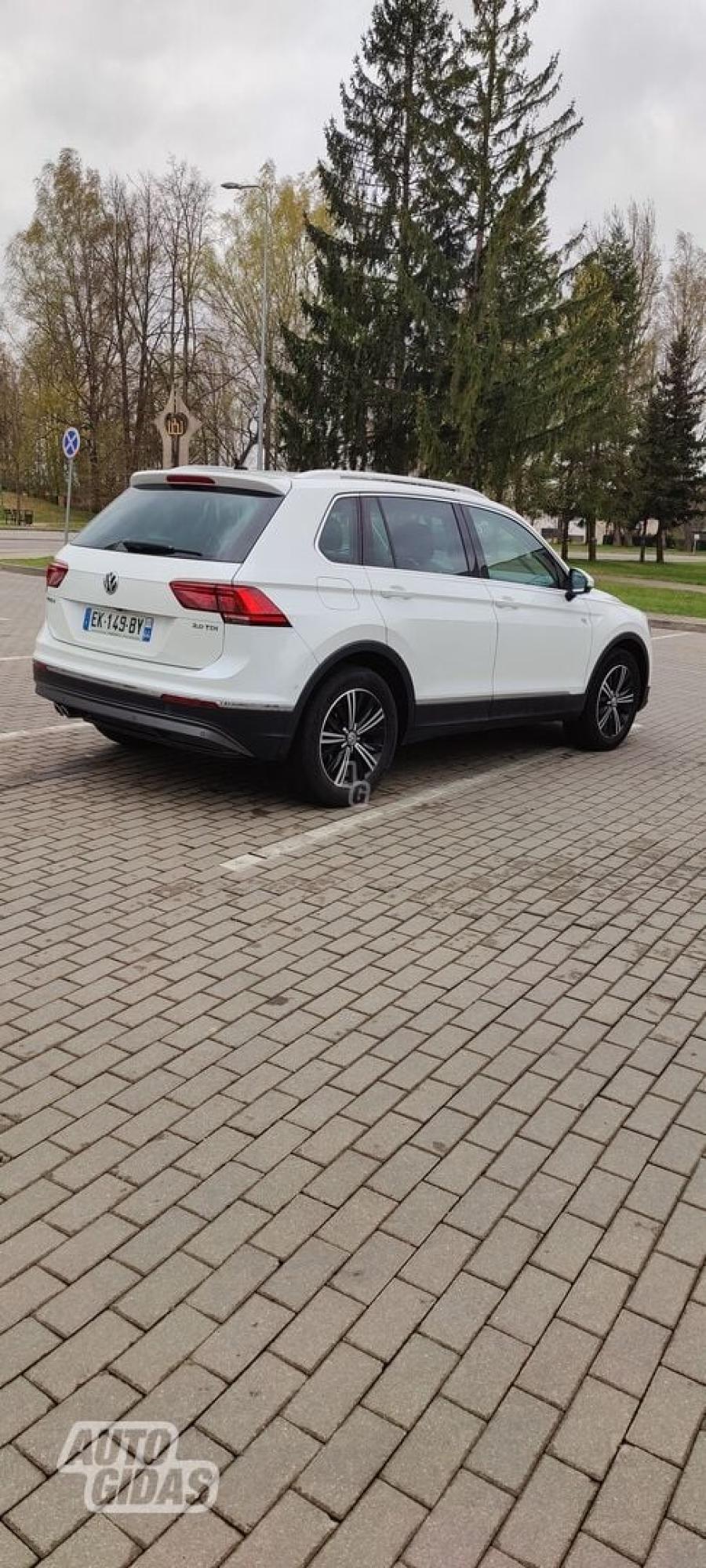 White Volkswagen Tiguan 2017 in Taurage, with an engine capacity of 20.00 L and mileage of 260 thousand km for 16000 €, photo 4 on AUTOMOTO.COM.LV