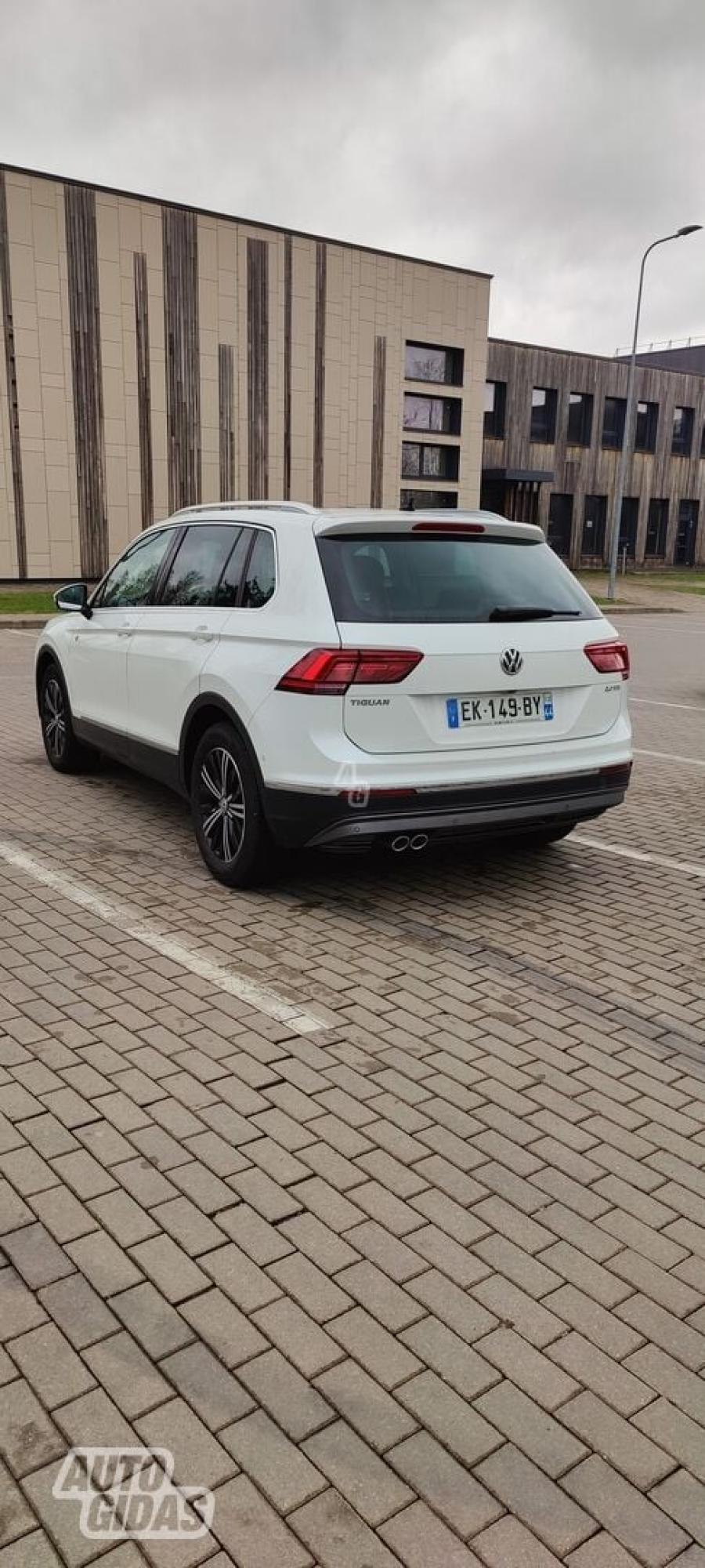 White Volkswagen Tiguan 2017 in Taurage, with an engine capacity of 20.00 L and mileage of 260 thousand km for 16000 €, photo 5 on AUTOMOTO.COM.LV
