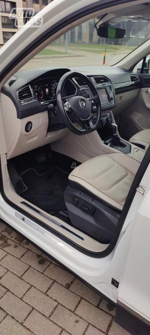 White Volkswagen Tiguan 2017 in Taurage, with an engine capacity of 20.00 L and mileage of 260 thousand km for 16000 €, photo 6 on AUTOMOTO.COM.LV