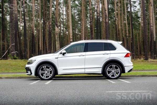 White Volkswagen Tiguan 2017 in Riga, with an engine capacity of 2.00 L and mileage of 282 thousand km for 17490 €, photo 4 on AUTOMOTO.COM.LV