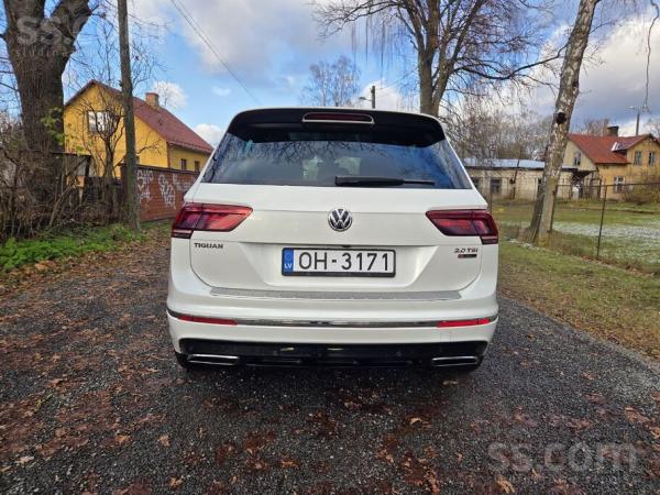 White Volkswagen Tiguan 2017 in Riga, with an engine capacity of 2.00 L and mileage of 88 thousand km for 22000 €, photo 5 on AUTOMOTO.COM.LV