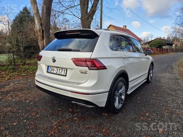 White Volkswagen Tiguan 2017 in Riga, with an engine capacity of 2.00 L and mileage of 88 thousand km for 22000 €, photo 6 on AUTOMOTO.COM.LV