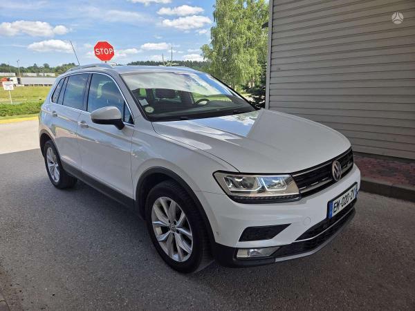 White Volkswagen Tiguan 2017 in Vilnius, with an engine capacity of 1.97 L and mileage of 193 thousand km for 16000 €, photo 3 on AUTOMOTO.COM.LV