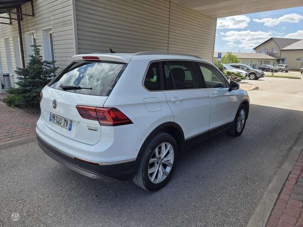 White Volkswagen Tiguan 2017 in Vilnius, with an engine capacity of 1.97 L and mileage of 193 thousand km for 16000 €, photo 4 on AUTOMOTO.COM.LV