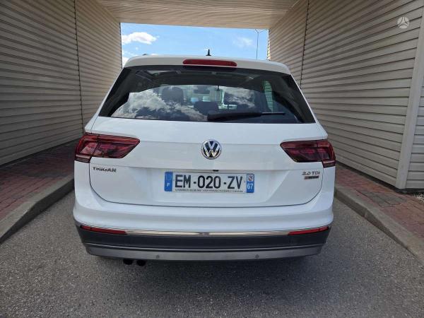 White Volkswagen Tiguan 2017 in Vilnius, with an engine capacity of 1.97 L and mileage of 193 thousand km for 16000 €, photo 5 on AUTOMOTO.COM.LV