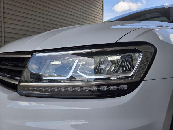 White Volkswagen Tiguan 2017 in Vilnius, with an engine capacity of 1.97 L and mileage of 193 thousand km for 16000 €, photo 8 on AUTOMOTO.COM.LV
