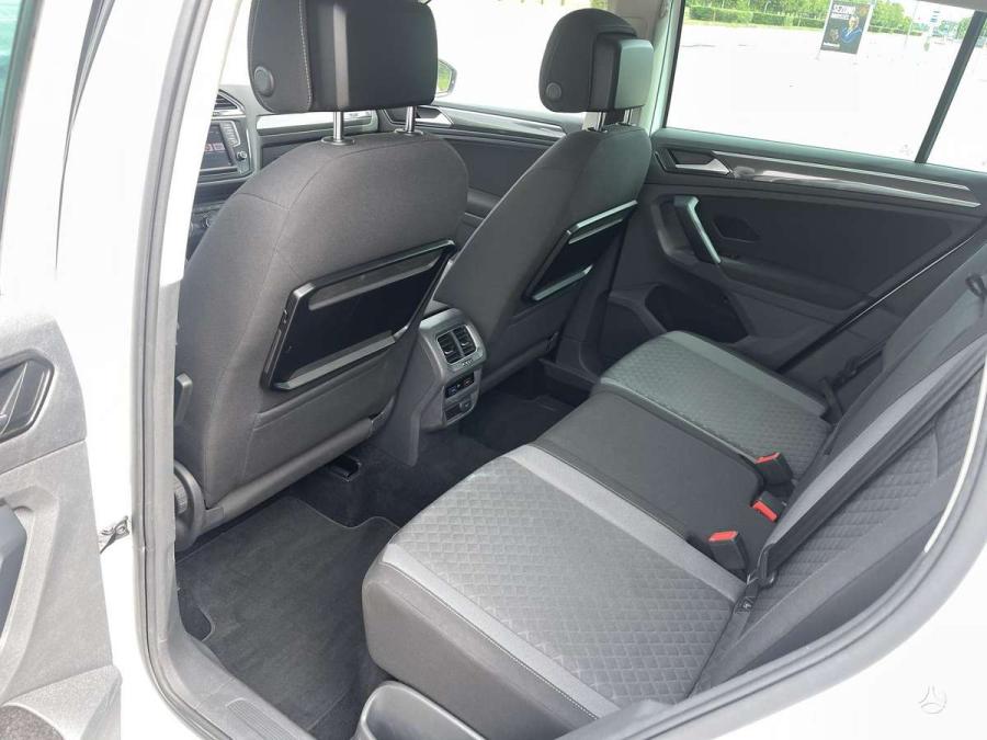 Balts Volkswagen Tiguan 2017 Šauļi, ar dzinēja tilpumu 1.60 L un nobraukumu 240 tūkst. km par 11300 €, foto 28 vietnē AUTOMOTO.COM.LV