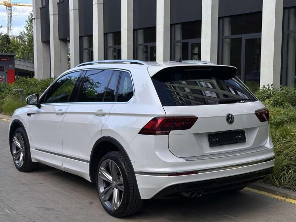 White Volkswagen Tiguan 2017 in Vilnius, with an engine capacity of 1.98 L and mileage of 168 thousand km for 16900 €, photo 5 on AUTOMOTO.COM.LV