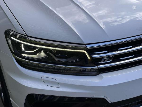 White Volkswagen Tiguan 2017 in Vilnius, with an engine capacity of 1.98 L and mileage of 168 thousand km for 16900 €, photo 8 on AUTOMOTO.COM.LV
