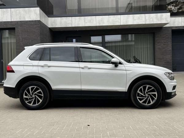 White Volkswagen Tiguan 2017 in Vilnius, with an engine capacity of 1.97 L and mileage of 131 thousand km for 13999 €, photo 8 on AUTOMOTO.COM.LV