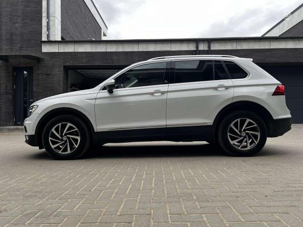 White Volkswagen Tiguan 2017 in Vilnius, with an engine capacity of 1.97 L and mileage of 131 thousand km for 13999 €, photo 9 on AUTOMOTO.COM.LV