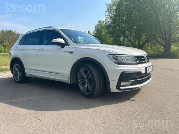 White Volkswagen Tiguan 2017 in Aluksne, with an engine capacity of 2.00 L and mileage of 353 thousand km for 15900 €, photo 1 on AUTOMOTO.COM.LV