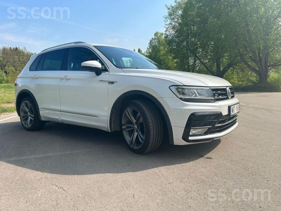 White Volkswagen Tiguan 2017 in Aluksne, with an engine capacity of 2.00 L and mileage of 353 thousand km for 15900 €, photo 1 on AUTOMOTO.COM.LV