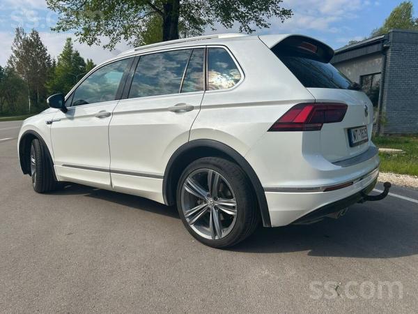 White Volkswagen Tiguan 2017 in Aluksne, with an engine capacity of 2.00 L and mileage of 353 thousand km for 15900 €, photo 2 on AUTOMOTO.COM.LV