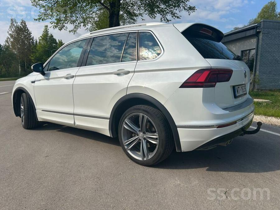 White Volkswagen Tiguan 2017 in Aluksne, with an engine capacity of 2.00 L and mileage of 353 thousand km for 15900 €, photo 3 on AUTOMOTO.COM.LV