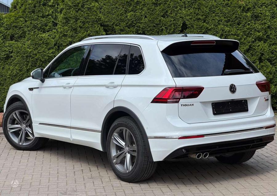 White Volkswagen Tiguan 2017 in Jonava, with an engine capacity of 1.97 L and mileage of 221 thousand km for 16700 €, photo 8 on AUTOMOTO.COM.LV