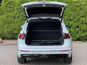 White Volkswagen Tiguan 2017 in Jonava, with an engine capacity of 1.97 L and mileage of 221 thousand km for 16700 €, photo 10 on AUTOMOTO.COM.LV