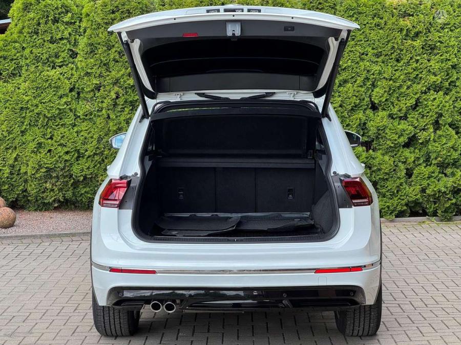 White Volkswagen Tiguan 2017 in Jonava, with an engine capacity of 1.97 L and mileage of 221 thousand km for 16700 €, photo 10 on AUTOMOTO.COM.LV