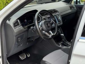 White Volkswagen Tiguan 2017 in Jonava, with an engine capacity of 1.97 L and mileage of 221 thousand km for 16700 €, photo 16 on AUTOMOTO.COM.LV
