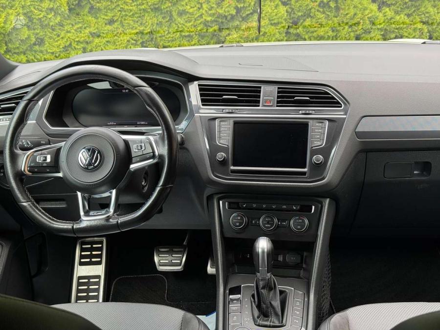 White Volkswagen Tiguan 2017 in Jonava, with an engine capacity of 1.97 L and mileage of 221 thousand km for 16700 €, photo 18 on AUTOMOTO.COM.LV