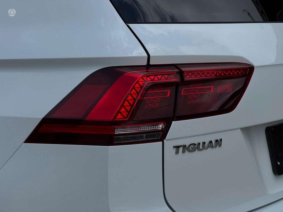 White Volkswagen Tiguan 2017 in Jonava, with an engine capacity of 1.97 L and mileage of 221 thousand km for 16700 €, photo 39 on AUTOMOTO.COM.LV