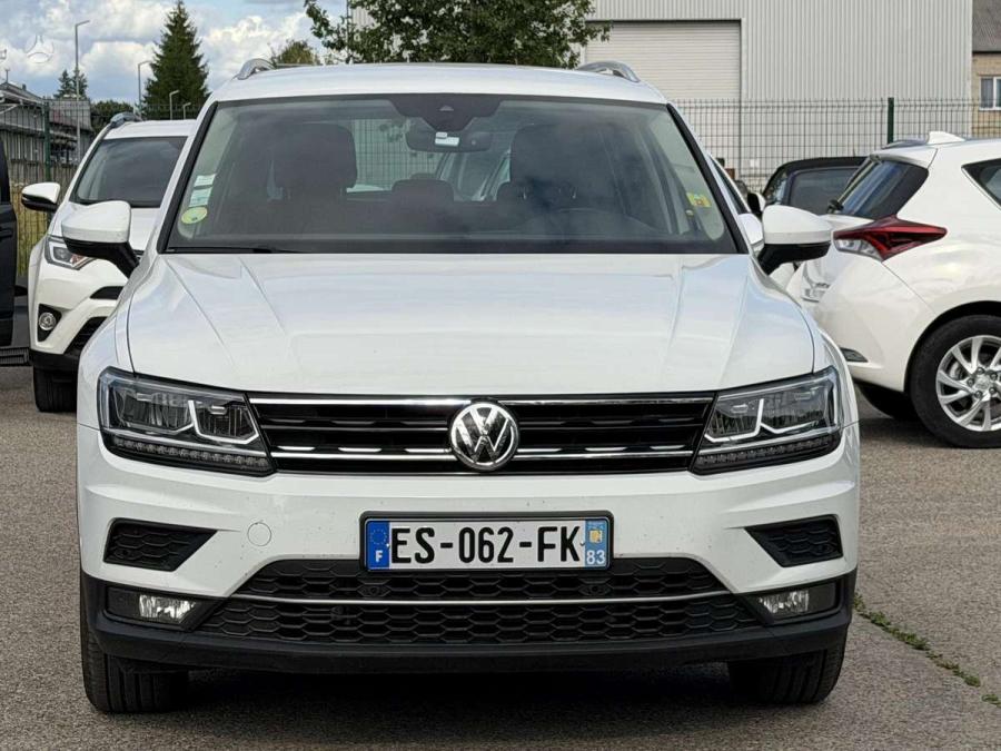 White Volkswagen Tiguan 2017 in Vilnius, with an engine capacity of 1.97 L and mileage of 131 thousand km for 13999 €, photo 1 on AUTOMOTO.COM.LV