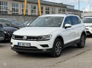 White Volkswagen Tiguan 2017 in Vilnius, with an engine capacity of 1.97 L and mileage of 131 thousand km for 13999 €, photo 4 on AUTOMOTO.COM.LV