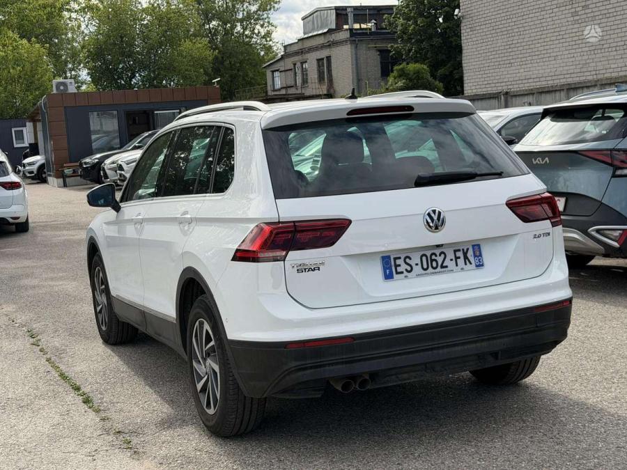 White Volkswagen Tiguan 2017 in Vilnius, with an engine capacity of 1.97 L and mileage of 131 thousand km for 13999 €, photo 7 on AUTOMOTO.COM.LV
