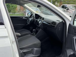 White Volkswagen Tiguan 2017 in Vilnius, with an engine capacity of 1.97 L and mileage of 131 thousand km for 13999 €, photo 8 on AUTOMOTO.COM.LV