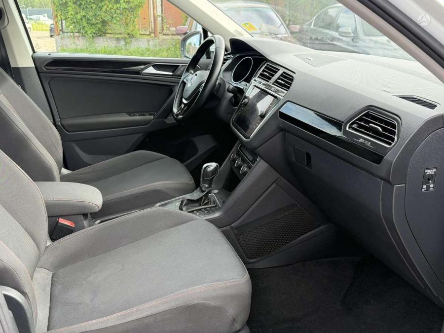 White Volkswagen Tiguan 2017 in Vilnius, with an engine capacity of 1.97 L and mileage of 131 thousand km for 13999 €, photo 9 on AUTOMOTO.COM.LV
