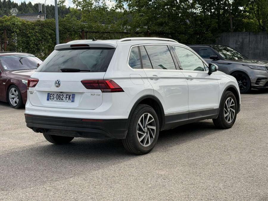 White Volkswagen Tiguan 2017 in Vilnius, with an engine capacity of 1.97 L and mileage of 131 thousand km for 13999 €, photo 12 on AUTOMOTO.COM.LV