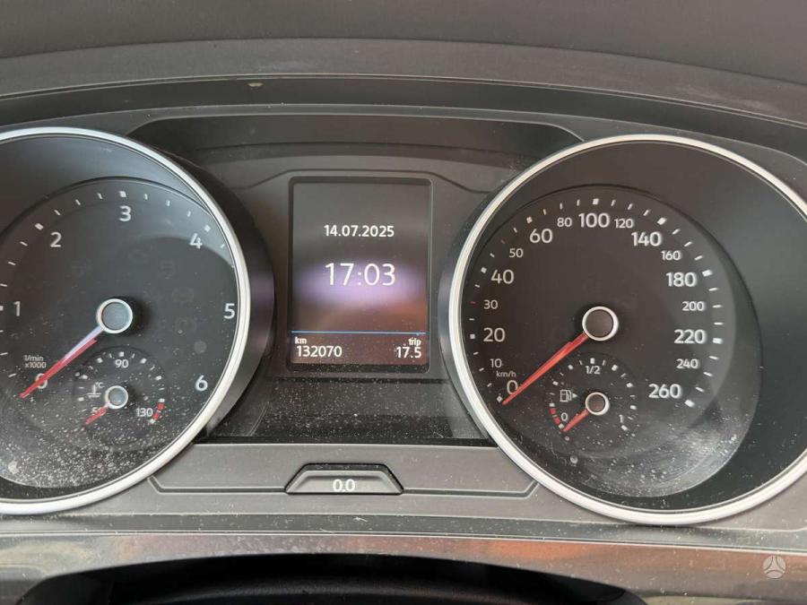 White Volkswagen Tiguan 2017 in Vilnius, with an engine capacity of 1.97 L and mileage of 131 thousand km for 13999 €, photo 14 on AUTOMOTO.COM.LV