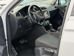 White Volkswagen Tiguan 2017 in Vilnius, with an engine capacity of 1.97 L and mileage of 131 thousand km for 13999 €, photo 15 on AUTOMOTO.COM.LV
