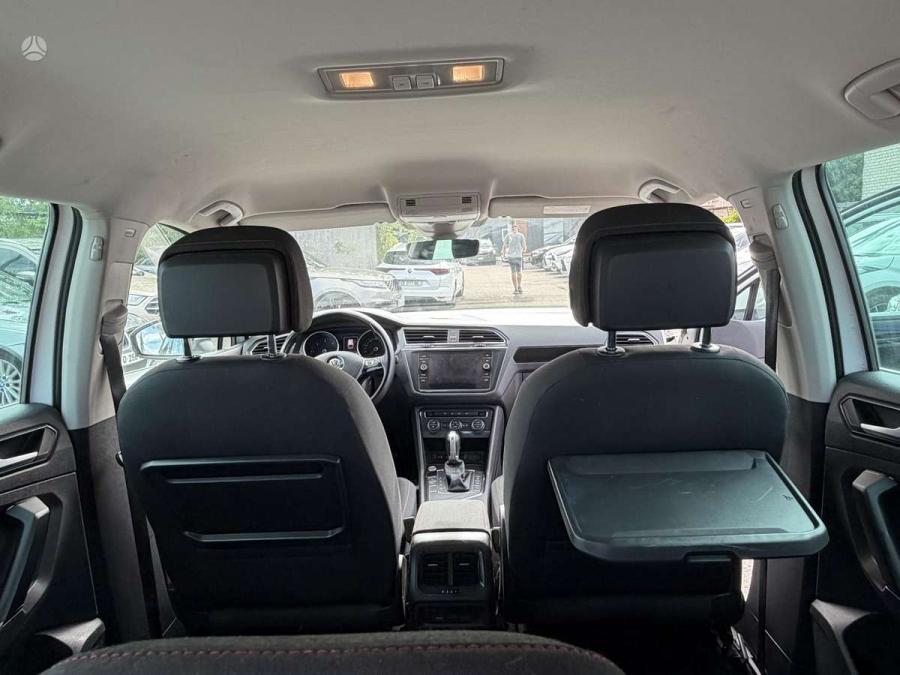 White Volkswagen Tiguan 2017 in Vilnius, with an engine capacity of 1.97 L and mileage of 131 thousand km for 13999 €, photo 16 on AUTOMOTO.COM.LV