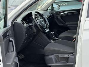 White Volkswagen Tiguan 2017 in Vilnius, with an engine capacity of 1.97 L and mileage of 131 thousand km for 13999 €, photo 17 on AUTOMOTO.COM.LV