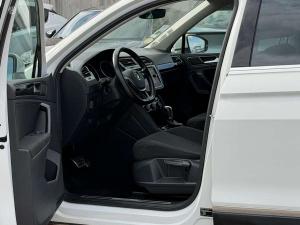 White Volkswagen Tiguan 2017 in Vilnius, with an engine capacity of 1.97 L and mileage of 131 thousand km for 13999 €, photo 18 on AUTOMOTO.COM.LV