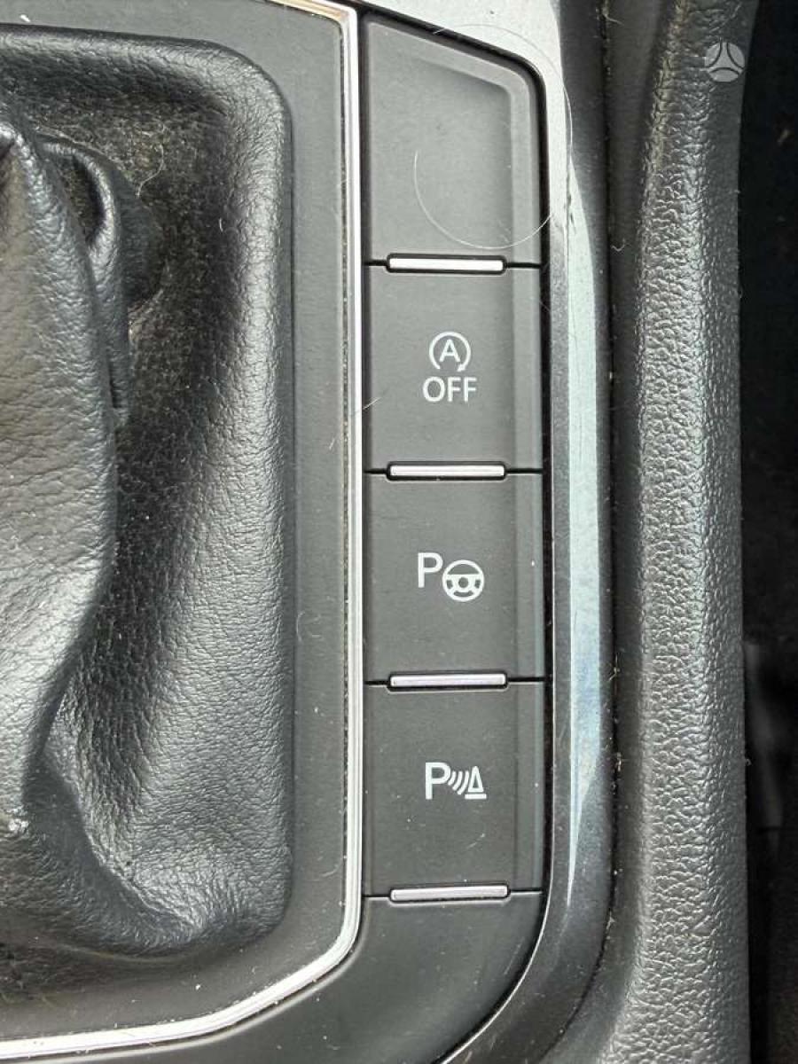 White Volkswagen Tiguan 2017 in Vilnius, with an engine capacity of 1.97 L and mileage of 131 thousand km for 13999 €, photo 20 on AUTOMOTO.COM.LV