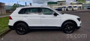 White Volkswagen Tiguan 2017 in Riga, with an engine capacity of 2.00 L and mileage of 256 thousand km for 13500 €, photo 4 on AUTOMOTO.COM.LV