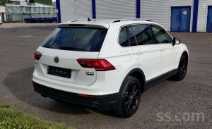 White Volkswagen Tiguan 2017 in Riga, with an engine capacity of 2.00 L and mileage of 256 thousand km for 13500 €, photo 5 on AUTOMOTO.COM.LV