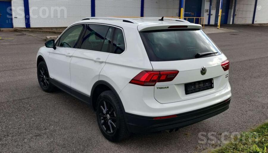 White Volkswagen Tiguan 2017 in Riga, with an engine capacity of 2.00 L and mileage of 256 thousand km for 13500 €, photo 7 on AUTOMOTO.COM.LV