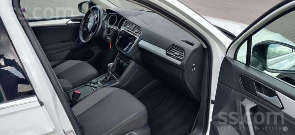 White Volkswagen Tiguan 2017 in Riga, with an engine capacity of 2.00 L and mileage of 256 thousand km for 13500 €, photo 8 on AUTOMOTO.COM.LV