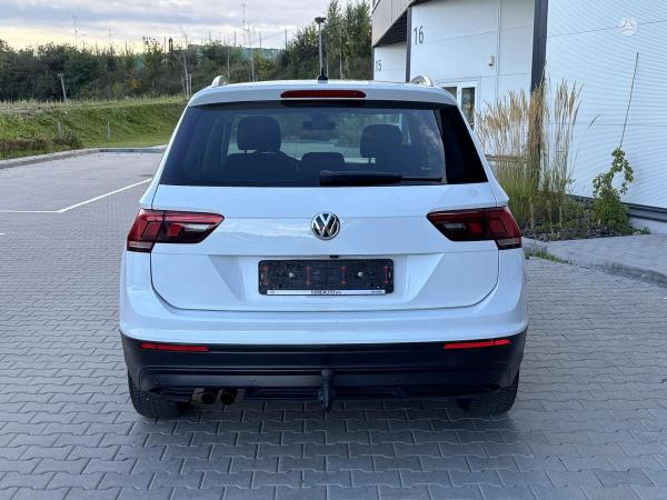 White Volkswagen Tiguan 2017 in Vilnius, with an engine capacity of 1.60 L and mileage of 192 thousand km for 13900 €, photo 5 on AUTOMOTO.COM.LV