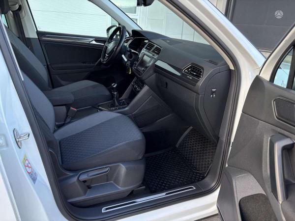 White Volkswagen Tiguan 2017 in Vilnius, with an engine capacity of 1.60 L and mileage of 192 thousand km for 13900 €, photo 9 on AUTOMOTO.COM.LV