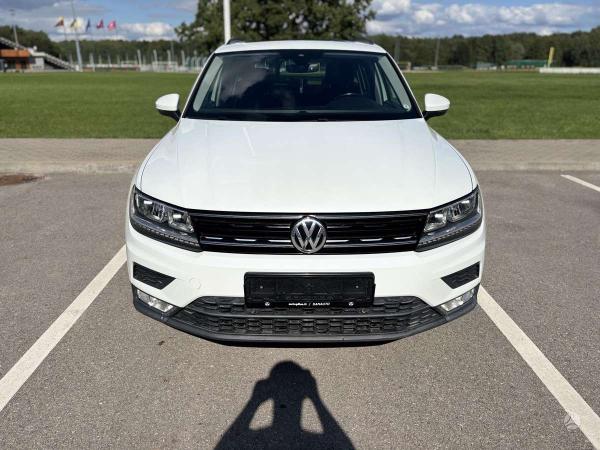 White Volkswagen Tiguan 2017 in Kaunas, with an engine capacity of 1.97 L and mileage of 242 thousand km for 13299 €, photo 4 on AUTOMOTO.COM.LV
