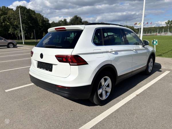 White Volkswagen Tiguan 2017 in Kaunas, with an engine capacity of 1.97 L and mileage of 242 thousand km for 13299 €, photo 10 on AUTOMOTO.COM.LV