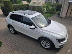 White Volkswagen Tiguan 2017 in Ukmerge, with an engine capacity of 1.97 L and mileage of 240 thousand km for 13950 €, photo  on AUTOMOTO.COM.LV
