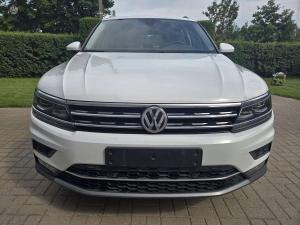 White Volkswagen Tiguan 2017 in Ukmerge, with an engine capacity of 1.97 L and mileage of 240 thousand km for 13950 €, photo 3 on AUTOMOTO.COM.LV